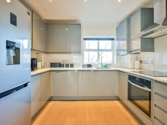 Griggs Place, London Bridge, London SE1, 2 bed flat to rent, £2,800 pcm | PrimeLocation