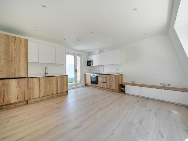 Griggs Place, Marks Court SE1, 2 bed flat to rent, £2,400 pcm | PrimeLocation