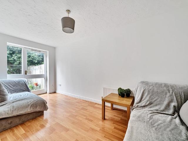 Grimsby Grove, Newham, London, E16 4 bed terraced house to rent £3,500 pcm £808 pw
