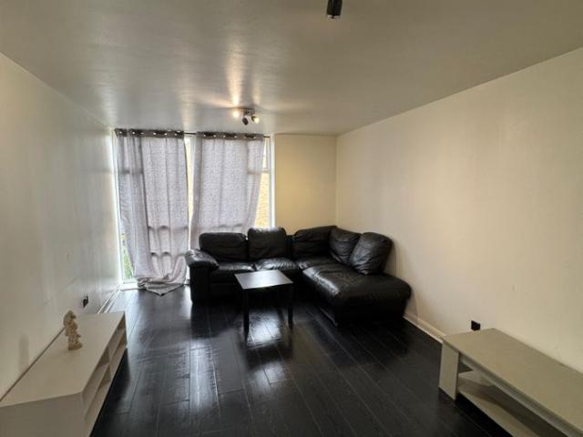 Grimsby Grove, London E16, 1 bed flat to rent, £1,800 pcm | PrimeLocation