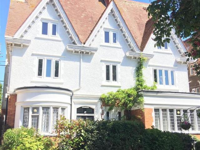 Grimston Gardens, Folkestone 3 bed flat to rent £1,395 pcm £322 pw