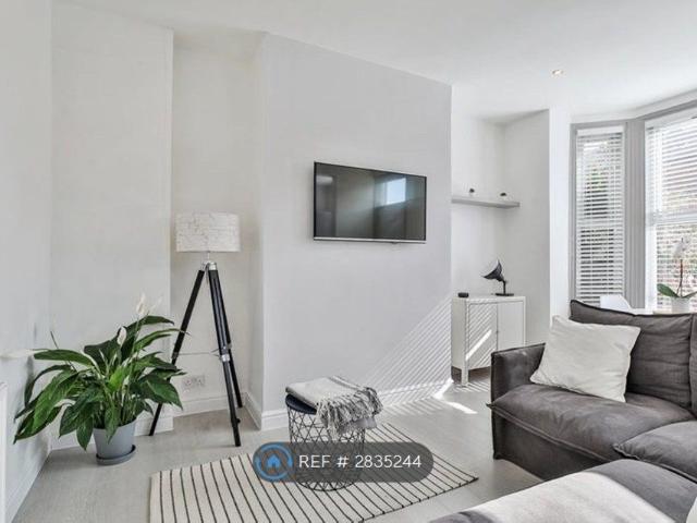 Grimthorpe Place Headingley, Leeds LS6, 4 bed shared accommodation to rent, £1,920 pcm | PrimeLocation
