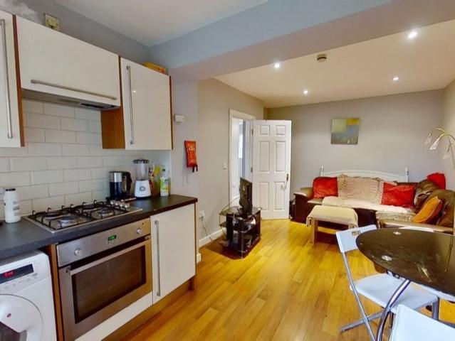 Grimthorpe Place, Headingley, Leeds, West Yorkshire LS6, 5 bed terraced house to rent, £2,698 pcm | PrimeLocation