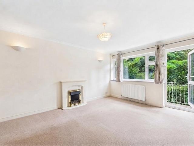 Gringer Hill, Maidenhead, Berkshire, SL6 2 bed maisonette to rent £1,575 pcm £363 pw
