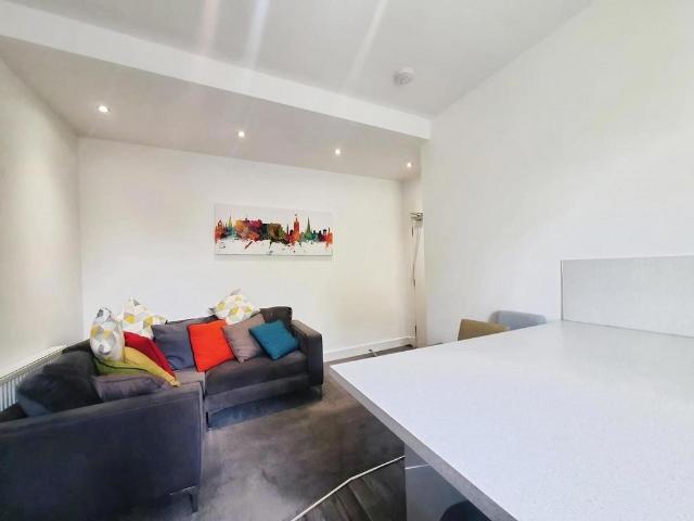 Grindlay Street, Edinburgh, EH3 3 bed flat to rent £2,340 pcm £540 pw
