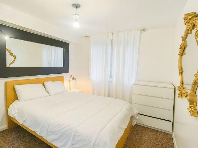 Grinstead Road, London SE8, 1 bed flat to rent, £1,900 pcm | PrimeLocation