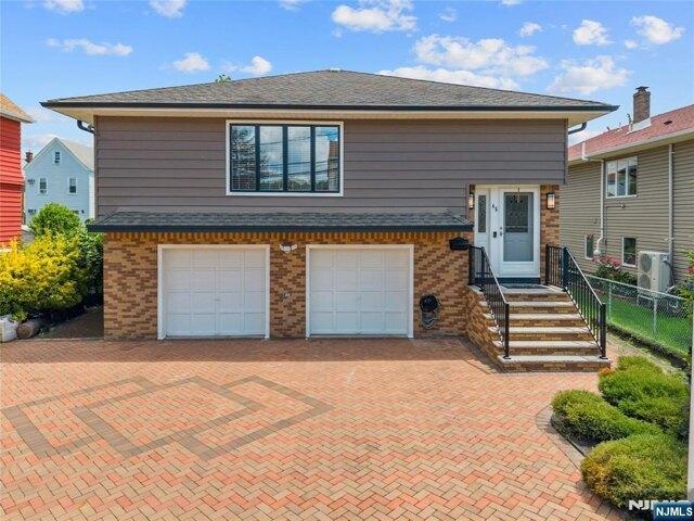 Grunwald St, Clifton, Home For Sale