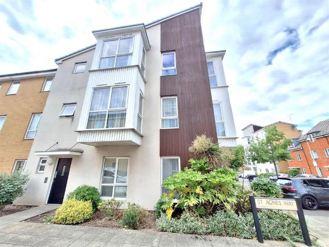 Gweal Avenue, Kennet Island 2 bed apartment to rent £1,450 pcm £335 pw