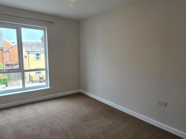 Gweal Avenue, Kennet Island RG2, 2 bed flat to rent, £1,450 pcm | PrimeLocation