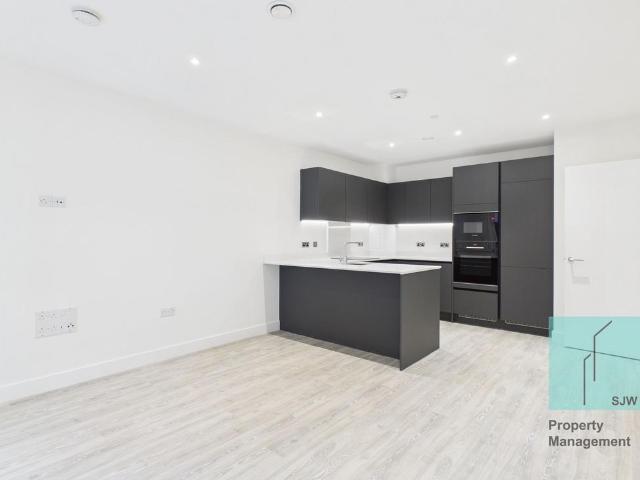 Gwen Davis Way, Dagenham RM9 1 bed apartment to rent £1,650 pcm £381 pw