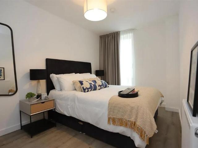Gwen Davis Way, Dagenham RM9