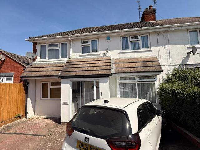 Gwencole Crescent, Leicester LE3 4 bed semi detached house to rent £1,425 pcm £329 pw