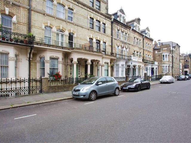 Gwendwr Road, London, W14 1 bed flat to rent £1,750 pcm £404 pw