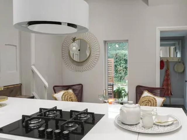 Gweryl Lodge Mill Hill | Studio townhouse for rent #152245677 | Rentberry