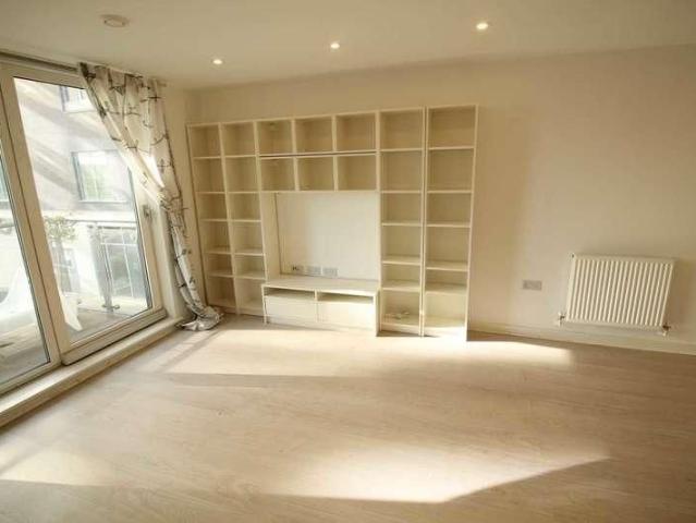 Gwq, Brentford, TW8