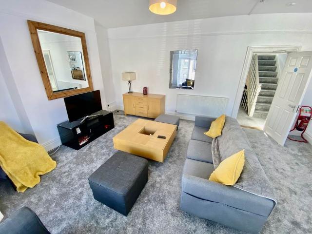 Gwydr Crescent, Uplands, Swansea SA2, 2 bed flat to rent, £1,200 pcm | PrimeLocation