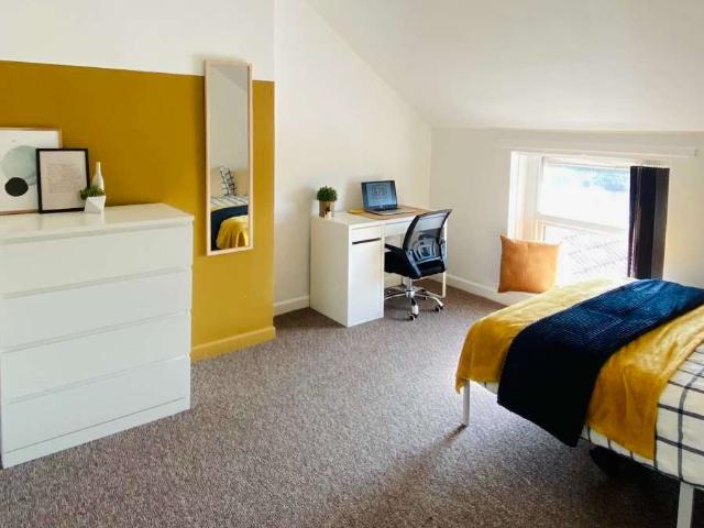 Gwydr Crescent Room 6