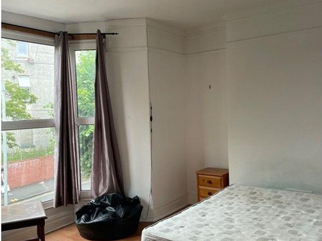 Gwydr Crescent, Swansea SA2, Room to rent, £390 pcm | PrimeLocation