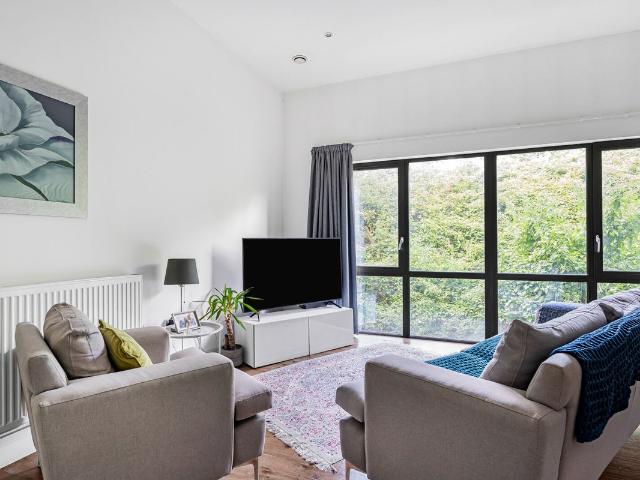 Gwynne Road, London SW11, 3 bed flat to rent, £4,000 pcm | PrimeLocation