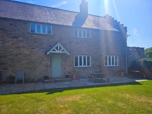 Gwysaney, Rhosesmor, MOLD 3 bed cottage to rent £2,400 pcm £554 pw