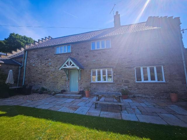 Gwysaney, Rhosesmor, Mold CH7, 3 bed cottage to rent, £2,400 pcm | PrimeLocation