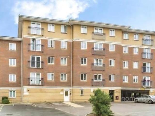 GU14, 2 bed flat to rent, £1,380 pcm | PrimeLocation