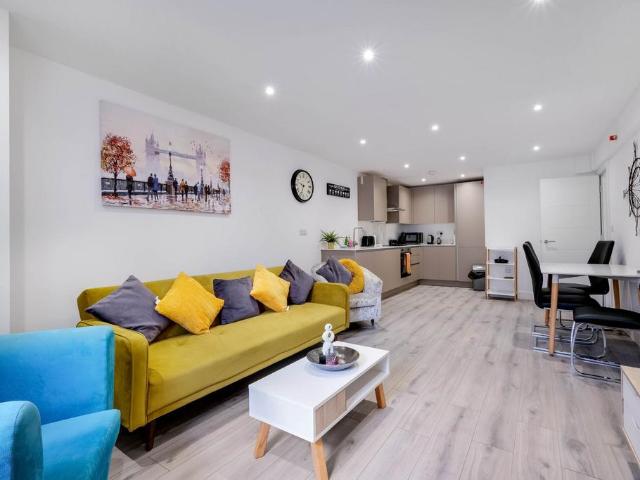 GU15 Aspen Court 05 2 bed apartment to rent £3,500 pcm £808 pw