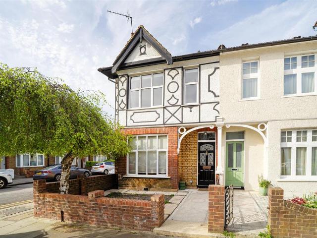 Gumleigh Road, Ealing, W5 4 bed end of terrace house to rent £3,100 pcm £715 pw