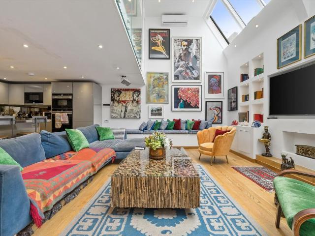 Gunter Grove, London, SW10 3 bed semi detached house to rent £8,667 pcm £2,000 pw