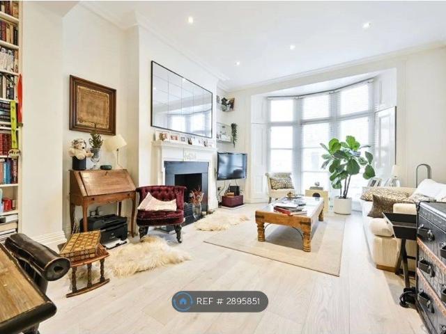 Free Parking With Ev Charger, London SW10, 2 bed flat to rent, £3,987 pcm | PrimeLocation