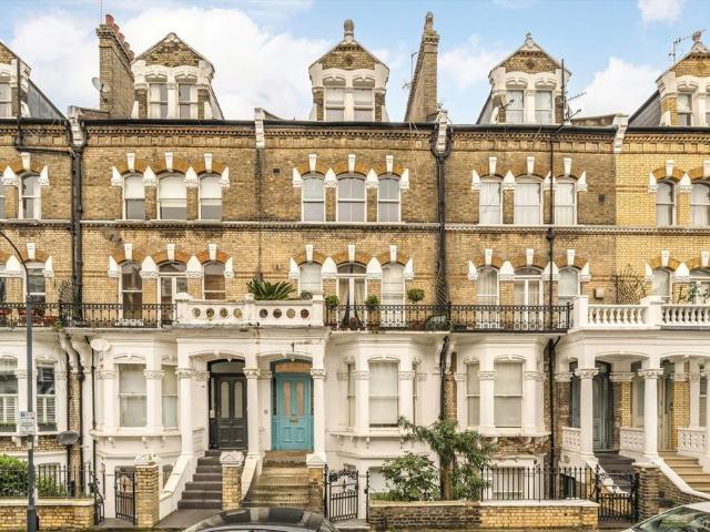Gunterstone Road, London W14 3 bed flat to rent £4,500 pcm £1,038 pw