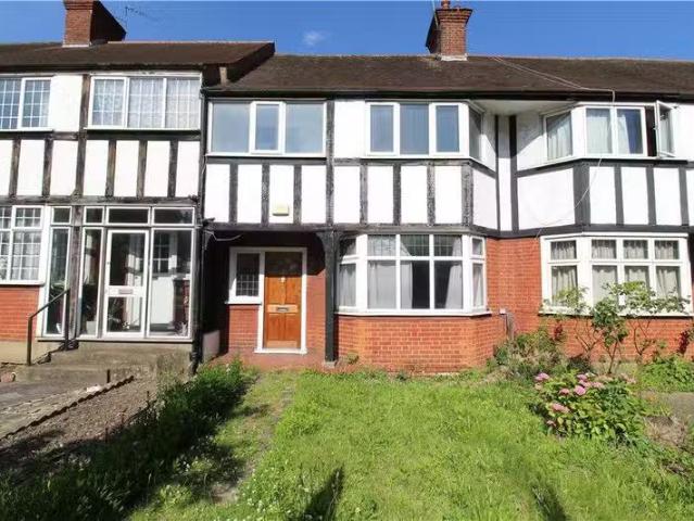 Gunnersbury Avenue, Ealing, W3 4 bed semi detached house to re.