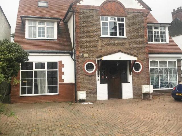 Gunnersbury Avenue, London W5 1 bed flat to rent £1,800 pcm £415 pw