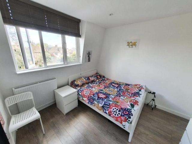 Gunnersbury Avenue, London W3, Room to rent, £780 pcm | PrimeLocation