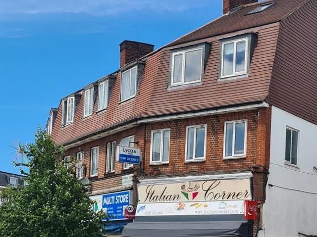 Gunnersbury Avenue, London W3 3 bed flat to rent £2,600 pcm £600 pw