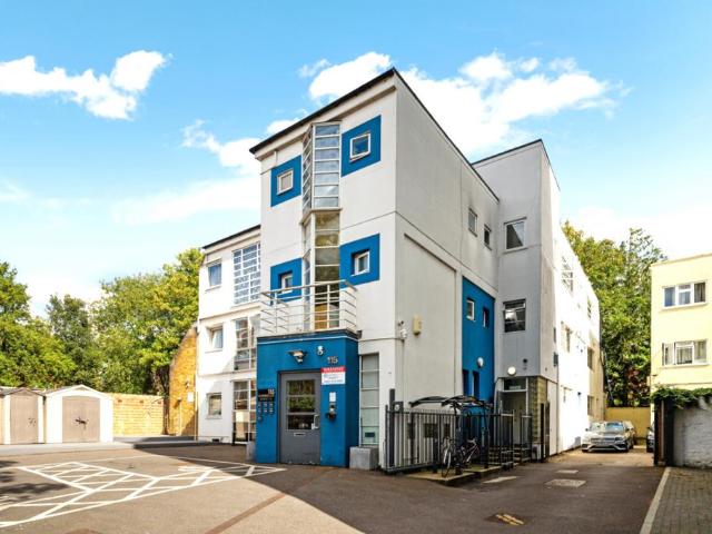 Gunnersbury Lane, Acton W3 Studio to rent £1,175 pcm £271 pw