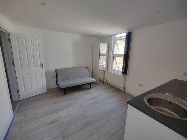 Gunnersbury Lane, London W3, Studio to rent, £1,000 pcm | PrimeLocation