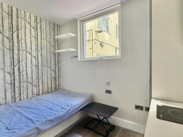 Gunnersbury Lane Studio to rent £1,175 pcm £271 pw