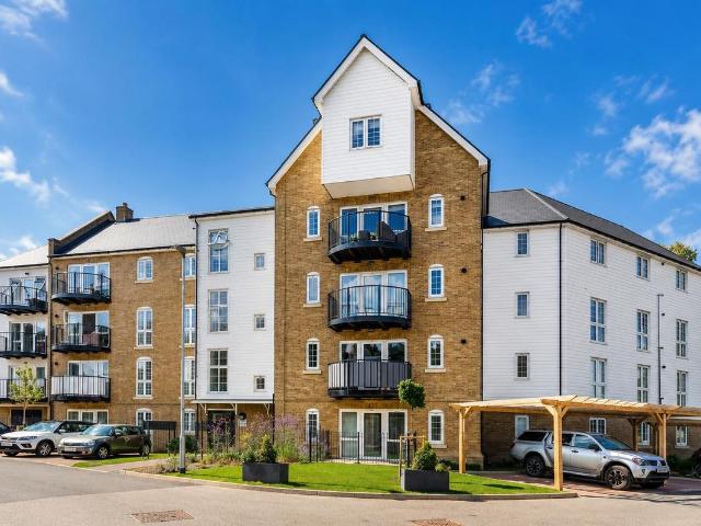 Gunpowder Road, Worcester Park KT4, 1 bed flat to rent, £1,550 pcm | PrimeLocation