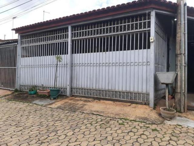 Guará I QI 14 casa de esquina 2 quartos 4 vagas
