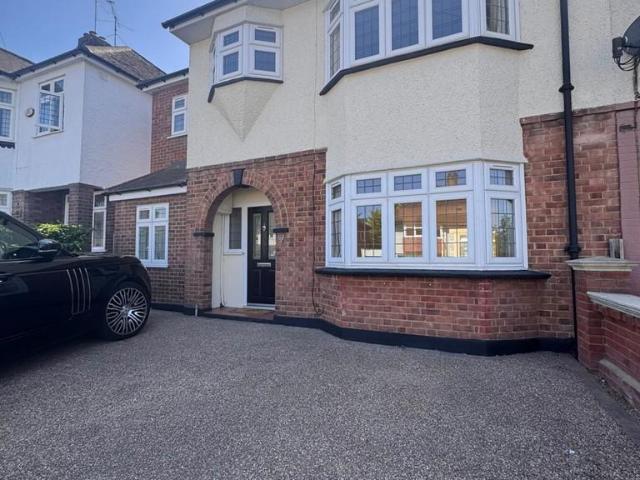 Gubbins Lane, Harold Wood 5 bed semi detached house to rent £3,000 pcm £692 pw