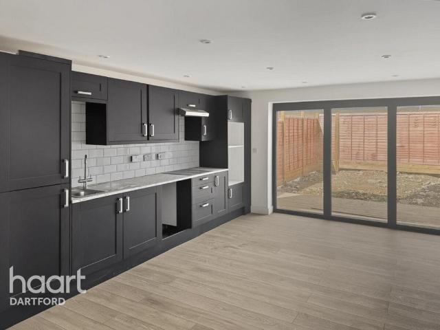 Guerin Mews, West Kingsdown 4 bed detached house to rent £3,000 pcm £692 pw