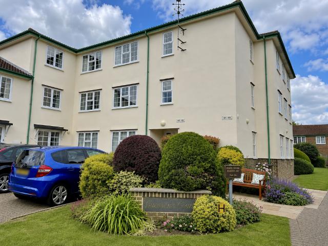 Guessens Court, Welwyn Garden City. 2 bed flat to rent £1,450 pcm £335 pw