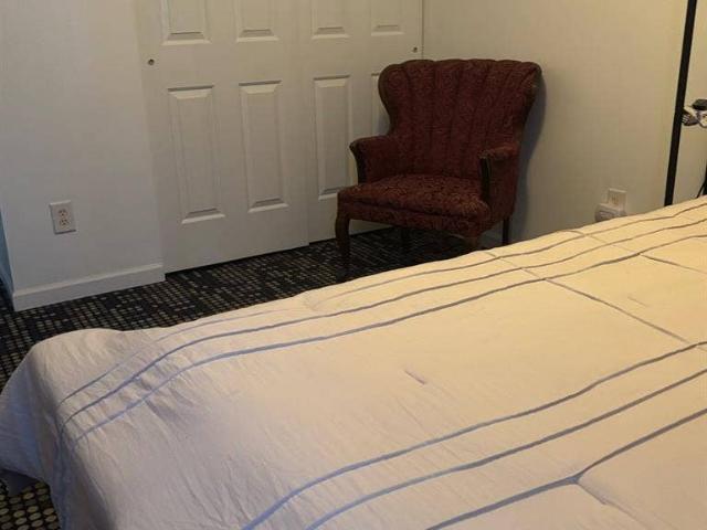 Guest room with full size bed