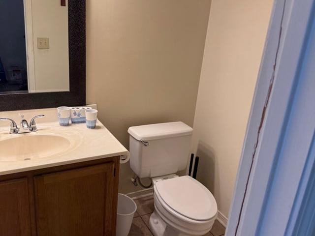 Guest room w/shared bathroom