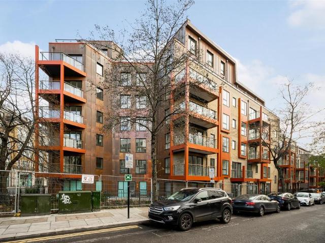 Guildford House 3 bed flat to rent £4,450 pcm £1,027 pw