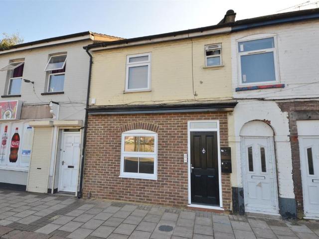 Guildford Street, Luton LU1, 2 bed flat to rent, £1,100 pcm | PrimeLocation