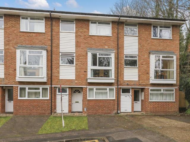 Guildford Park Avenue, Guildford, GU2 4 bed end of terrace house to rent £2,750 pcm £635 pw