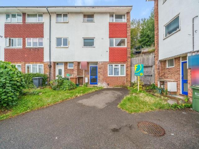 Guildford Park Avenue, Guildford, GU2 4 bed end of terrace house to rent £3,200 pcm £738 pw