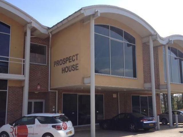 Guildford Park Road, Guildford, Studio Flat For